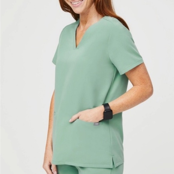 Figs | Tops | Figs Jade Casma Three Pocket Scrub Top Small | Poshmark